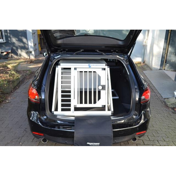 Sicherer Hundetransport im Auto mit stabiler Aluminium Hundebox