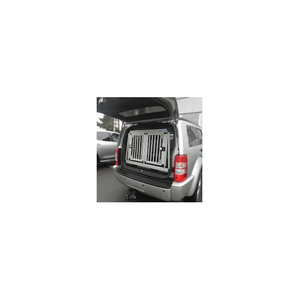 Sicherer Hundetransport im Auto mit stabiler Aluminium Hundebox