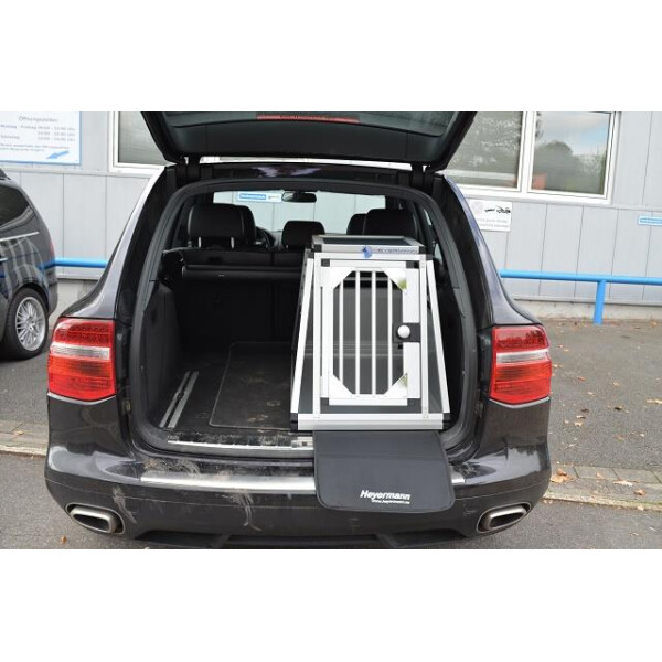Sicherer Hundetransport im Auto mit stabiler Aluminium Hundebox