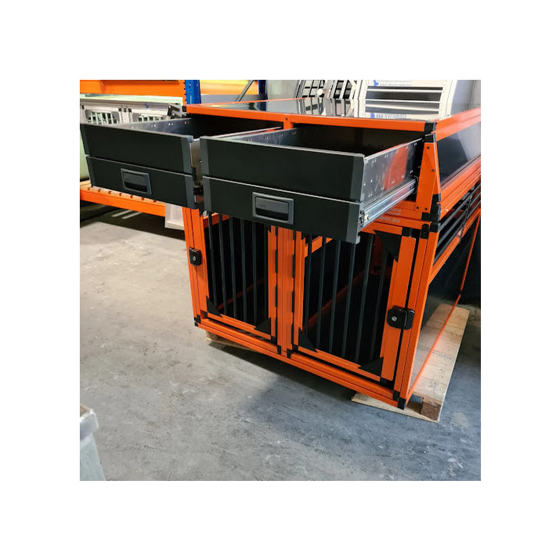 Sicherer Hundetransport im Auto mit stabiler Aluminium Hundebox