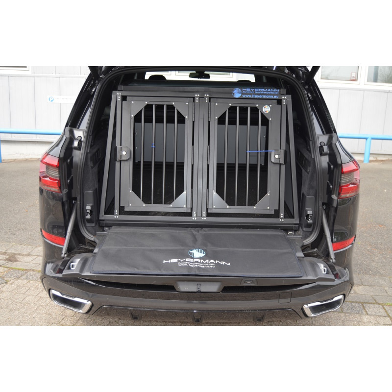 Sicherer Hundetransport im Auto mit stabiler Aluminium Hundebox